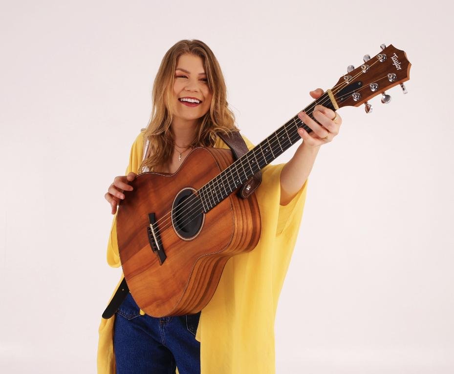 Com produção ganhadora de Grammy Latino, Vicka libera “Como Tinha Que ...