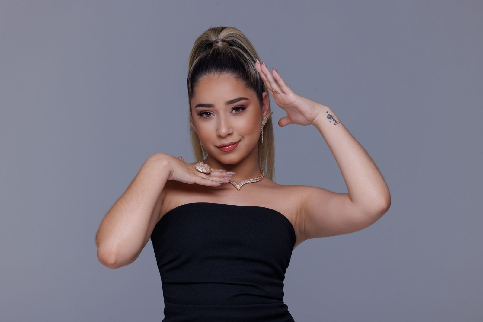 Marília Tavares leva o seu romantismo e voz potente ao Villa Country ...